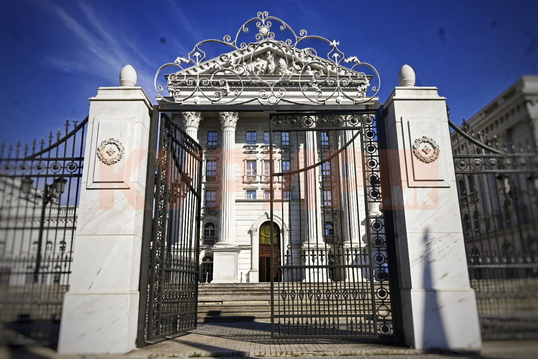 Курир дознава: Итна седница за 14 часот – Владата активно се вклучува ...