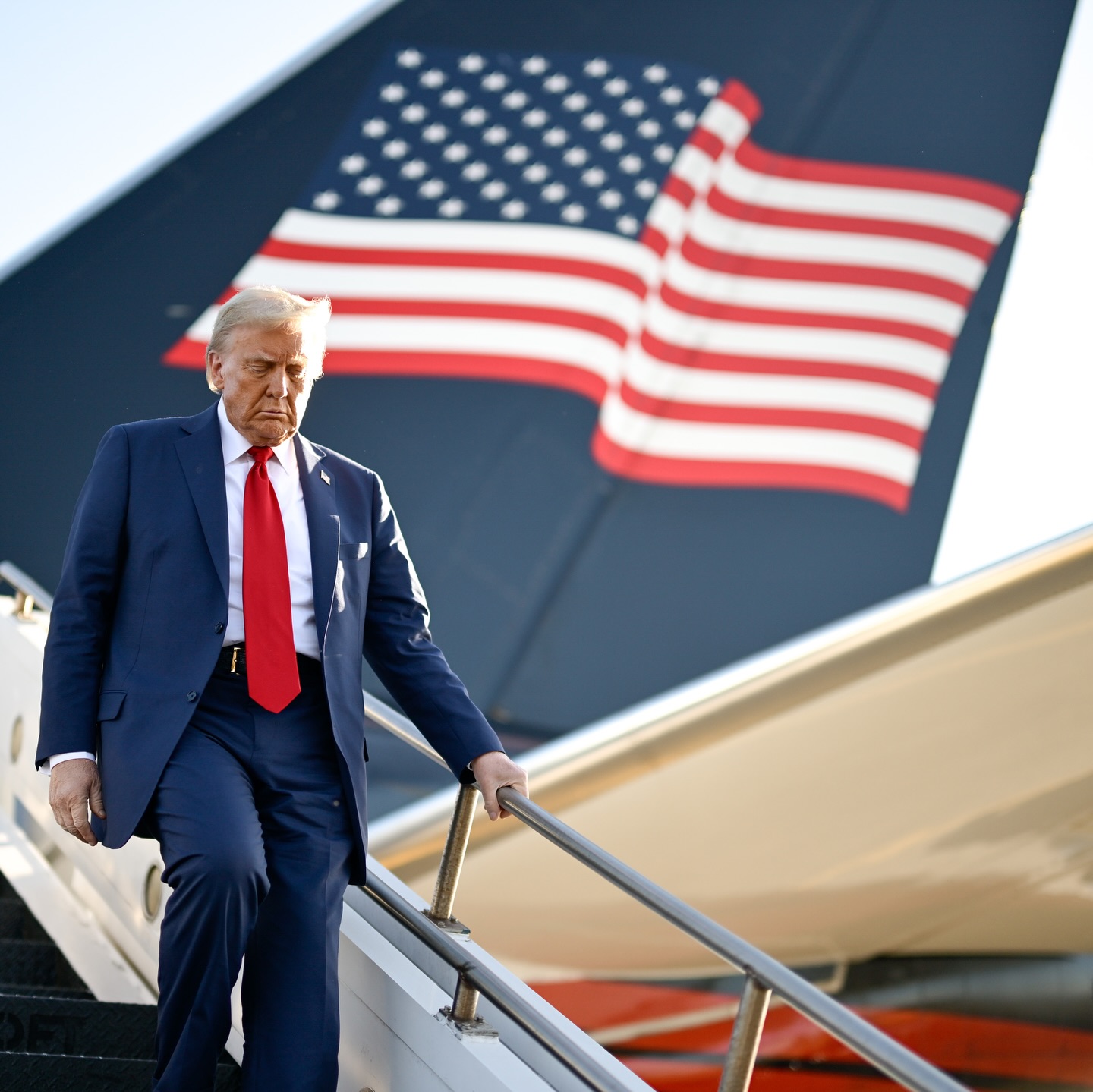 Трамп бара да се објави сведочењето на големата порота во случајот на ...