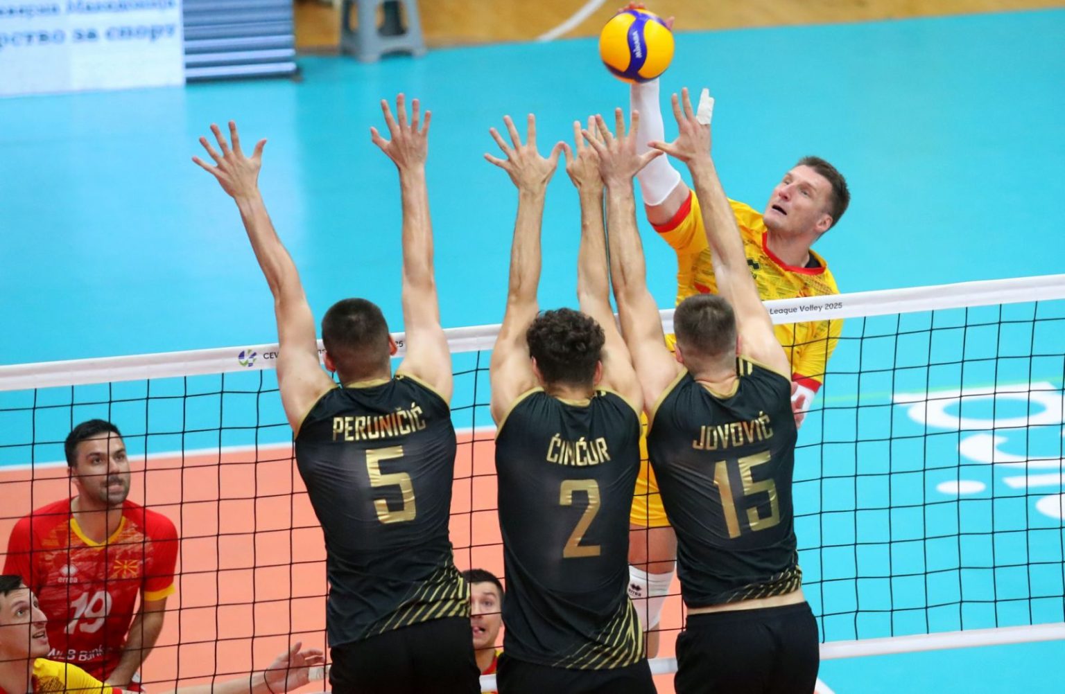 Македонија ја победи Црна Гора и обезбеди опстанок во Златната ...